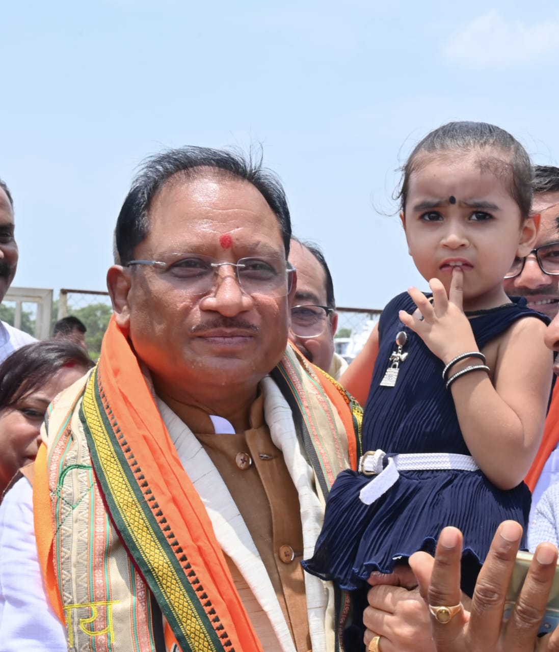 A Rare Glimpse of Simplicity and Compassion in Leadership – Farmer Father Says, “A Memory That ...